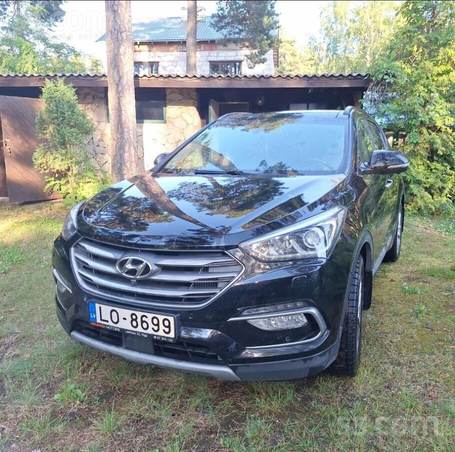 Black Hyundai Santa Fe 2018 in Tukums, with an engine capacity of 2.20 L and mileage of 200 thousand km for 16500 €, photo 1 on AUTOMOTO.COM.LV