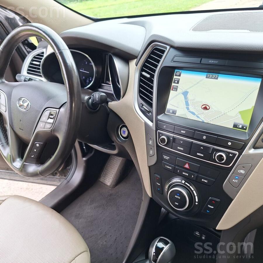 Black Hyundai Santa Fe 2018 in Tukums, with an engine capacity of 2.20 L and mileage of 200 thousand km for 16500 €, photo 6 on AUTOMOTO.COM.LV