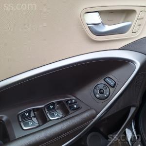 Black Hyundai Santa Fe 2018 in Tukums, with an engine capacity of 2.20 L and mileage of 200 thousand km for 16500 €, photo 11 on AUTOMOTO.COM.LV