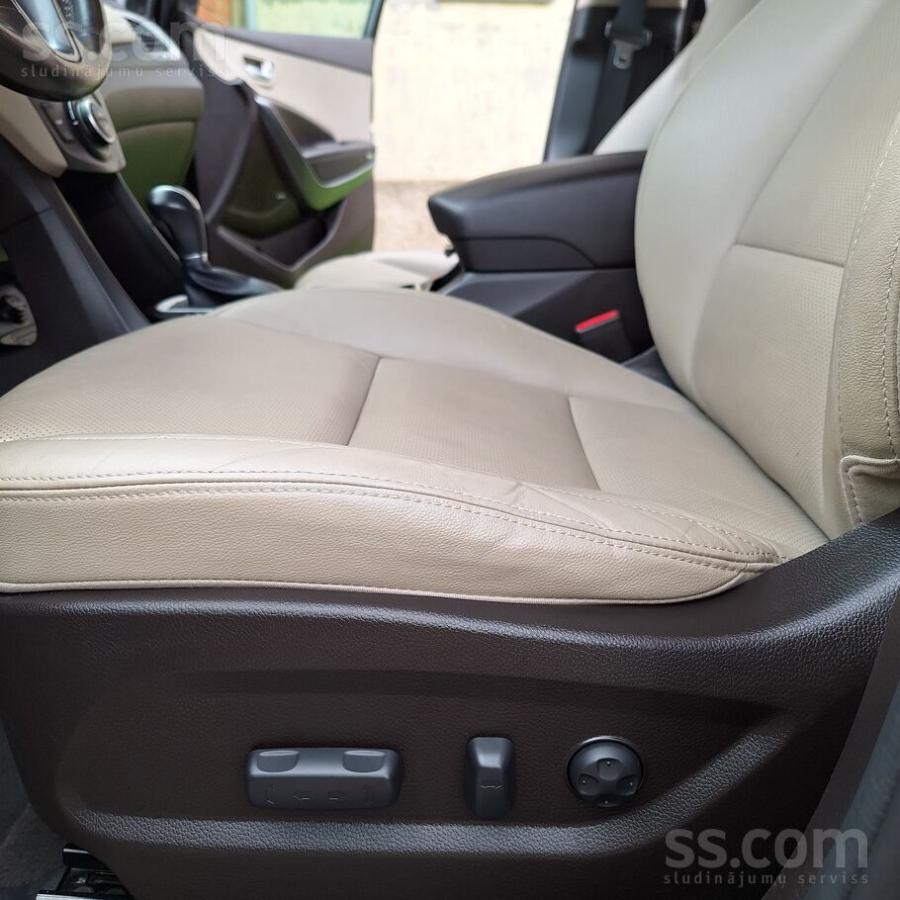 Black Hyundai Santa Fe 2018 in Tukums, with an engine capacity of 2.20 L and mileage of 200 thousand km for 16500 €, photo 12 on AUTOMOTO.COM.LV