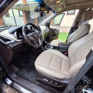 Black Hyundai Santa Fe 2018 in Tukums, with an engine capacity of 2.20 L and mileage of 200 thousand km for 16500 €, photo 16 on AUTOMOTO.COM.LV