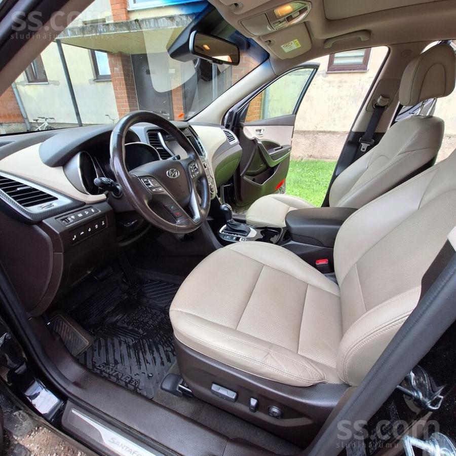 Black Hyundai Santa Fe 2018 in Tukums, with an engine capacity of 2.20 L and mileage of 200 thousand km for 16500 €, photo 17 on AUTOMOTO.COM.LV