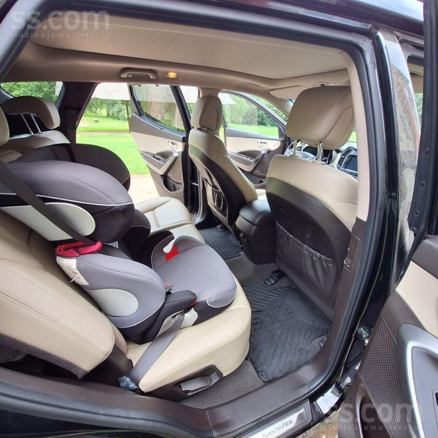 Black Hyundai Santa Fe 2018 in Tukums, with an engine capacity of 2.20 L and mileage of 200 thousand km for 16500 €, photo 20 on AUTOMOTO.COM.LV