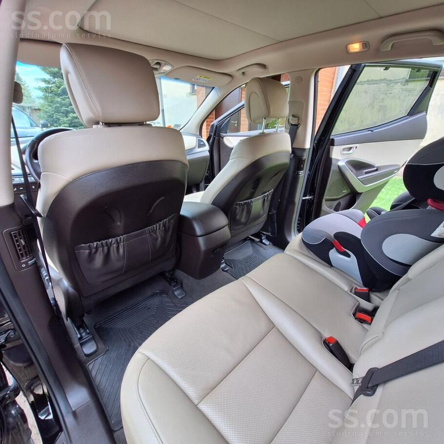 Black Hyundai Santa Fe 2018 in Tukums, with an engine capacity of 2.20 L and mileage of 200 thousand km for 16500 €, photo 25 on AUTOMOTO.COM.LV