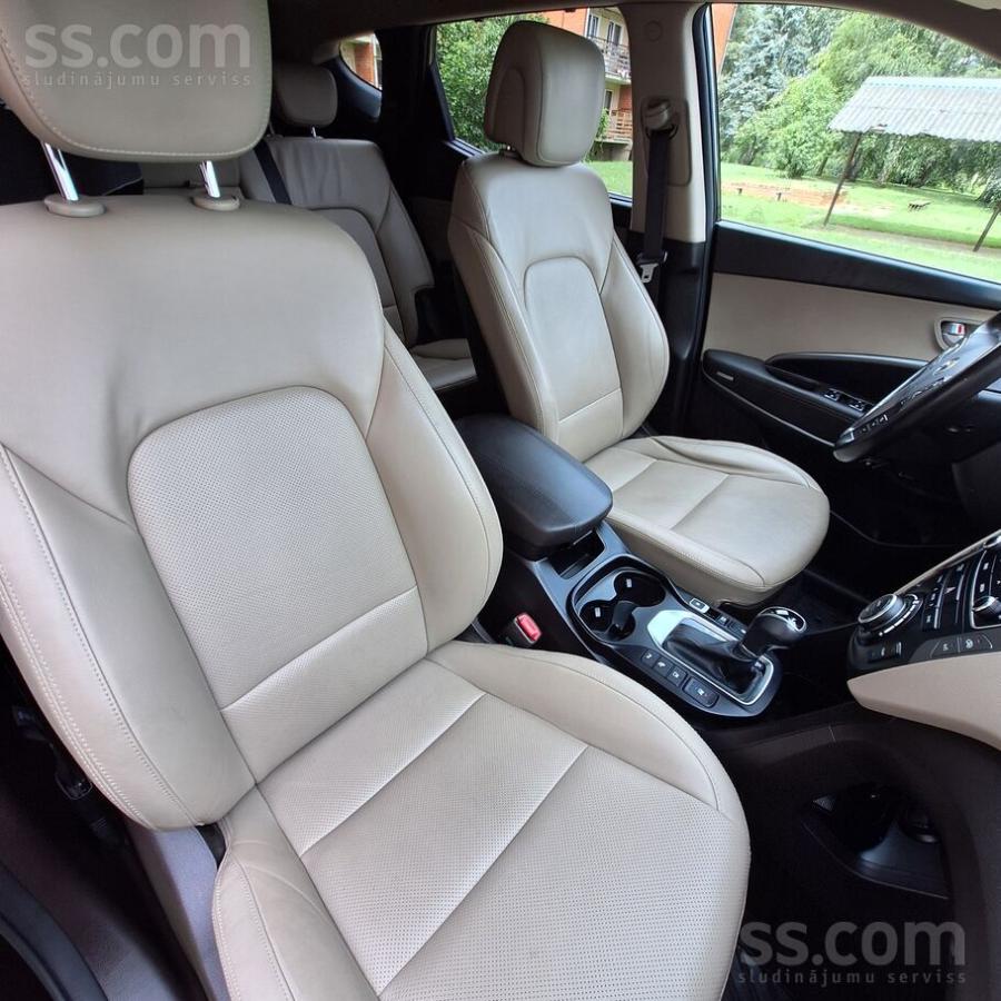 Black Hyundai Santa Fe 2018 in Tukums, with an engine capacity of 2.20 L and mileage of 200 thousand km for 16500 €, photo 26 on AUTOMOTO.COM.LV