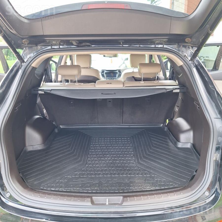 Black Hyundai Santa Fe 2018 in Tukums, with an engine capacity of 2.20 L and mileage of 200 thousand km for 16500 €, photo 34 on AUTOMOTO.COM.LV