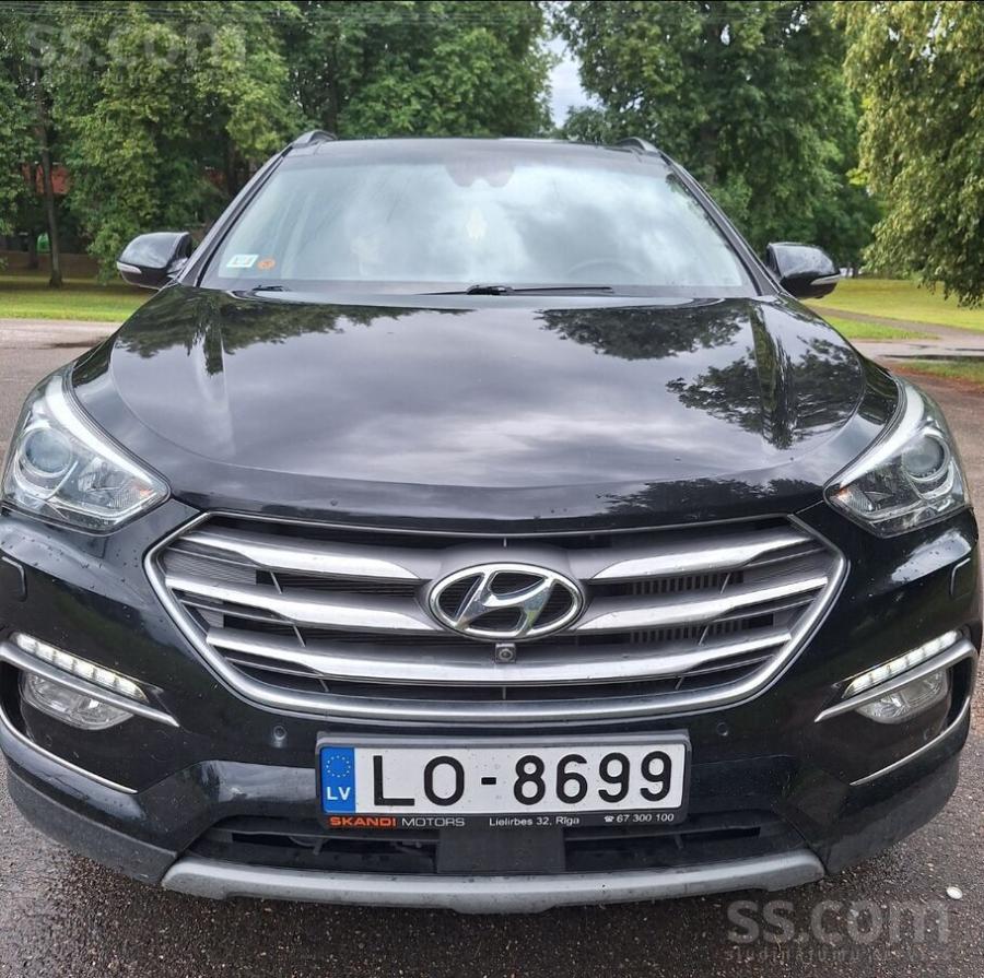 Black Hyundai Santa Fe 2018 in Tukums, with an engine capacity of 2.20 L and mileage of 200 thousand km for 16500 €, photo 39 on AUTOMOTO.COM.LV