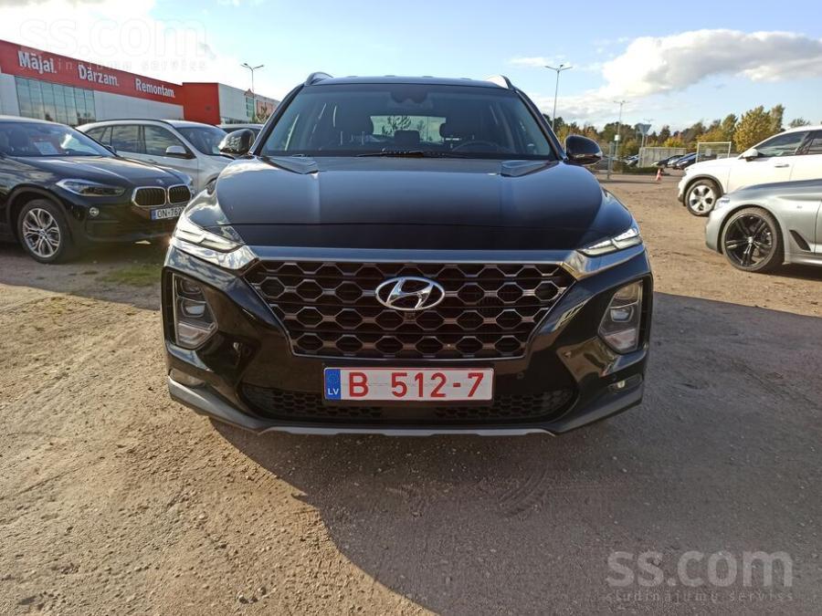 Black Hyundai Santa Fe 2018 in Daugavpils, with an engine capacity of 2.20 L and mileage of 0 thousand km for 19950 €, photo 4 on AUTOMOTO.COM.LV