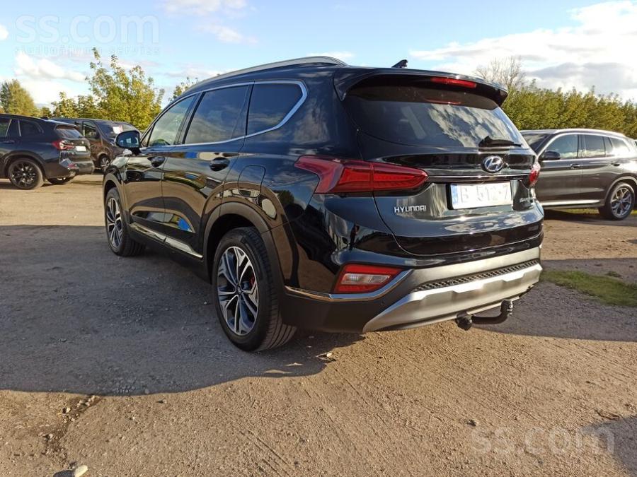 Black Hyundai Santa Fe 2018 in Daugavpils, with an engine capacity of 2.20 L and mileage of 0 thousand km for 19950 €, photo 6 on AUTOMOTO.COM.LV