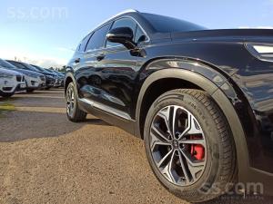 Black Hyundai Santa Fe 2018 in Daugavpils, with an engine capacity of 2.20 L and mileage of 0 thousand km for 19950 €, photo 10 on AUTOMOTO.COM.LV