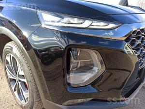Black Hyundai Santa Fe 2018 in Daugavpils, with an engine capacity of 2.20 L and mileage of 0 thousand km for 19950 €, photo 15 on AUTOMOTO.COM.LV