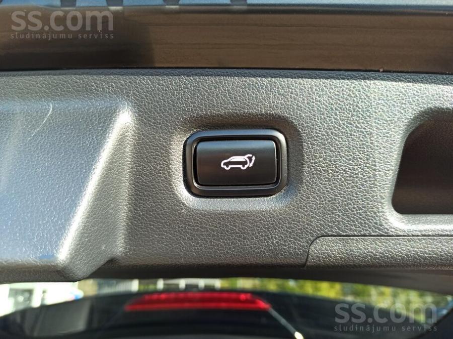 Black Hyundai Santa Fe 2018 in Daugavpils, with an engine capacity of 2.20 L and mileage of 0 thousand km for 19950 €, photo 18 on AUTOMOTO.COM.LV