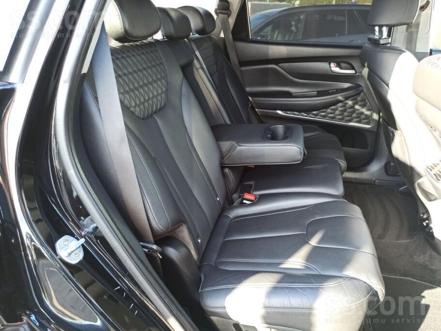 Black Hyundai Santa Fe 2018 in Daugavpils, with an engine capacity of 2.20 L and mileage of 0 thousand km for 19950 €, photo 22 on AUTOMOTO.COM.LV