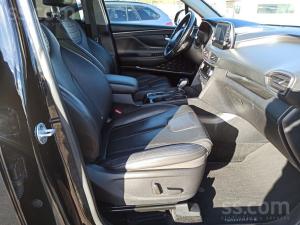 Black Hyundai Santa Fe 2018 in Daugavpils, with an engine capacity of 2.20 L and mileage of 0 thousand km for 19950 €, photo 23 on AUTOMOTO.COM.LV
