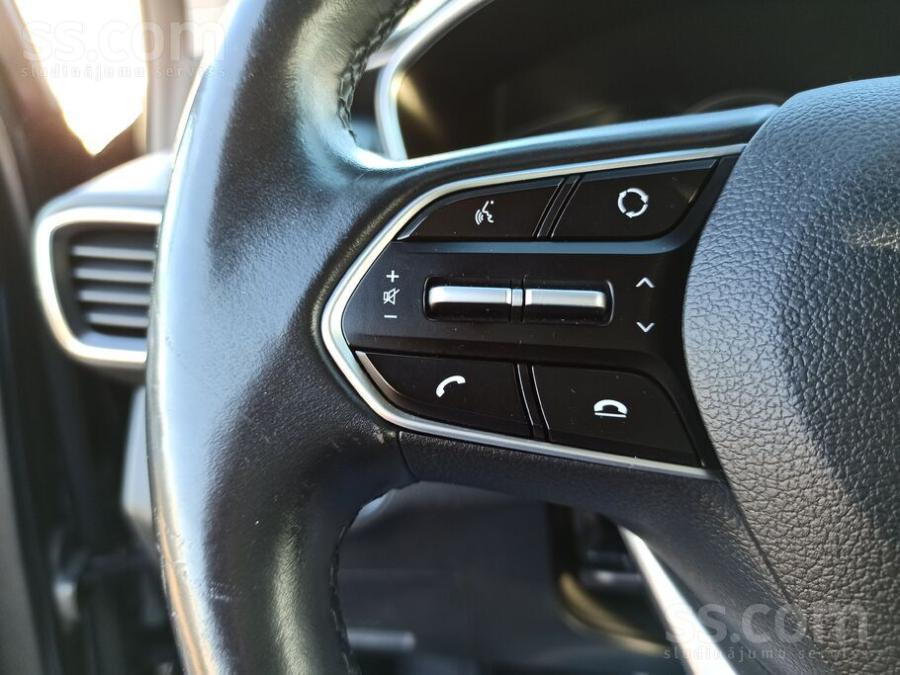Black Hyundai Santa Fe 2018 in Daugavpils, with an engine capacity of 2.20 L and mileage of 0 thousand km for 19950 €, photo 30 on AUTOMOTO.COM.LV