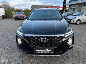 Black Hyundai Santa Fe 2019 in Kaunas, with an engine capacity of 2.20 L and mileage of 71 thousand km for 32690 €, photo 2 on AUTOMOTO.COM.LV