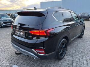 Black Hyundai Santa Fe 2019 in Kaunas, with an engine capacity of 2.20 L and mileage of 71 thousand km for 32690 €, photo 5 on AUTOMOTO.COM.LV