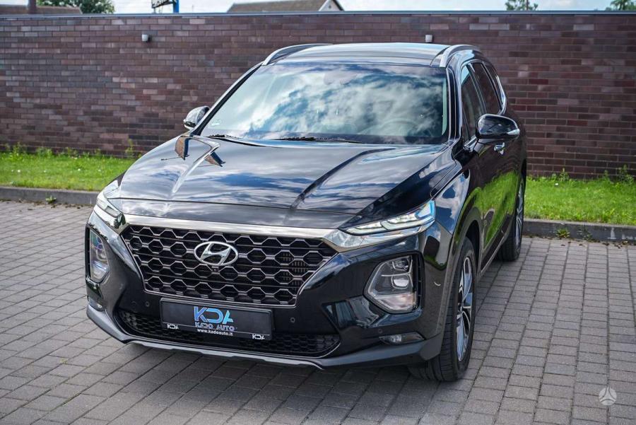 Black Hyundai Santa Fe 2019 in Marijampole, with an engine capacity of 2.20 L and mileage of 162 thousand km for 21450 €, photo 5 on AUTOMOTO.COM.LV