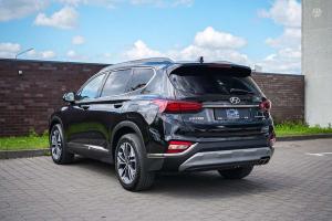Black Hyundai Santa Fe 2019 in Marijampole, with an engine capacity of 2.20 L and mileage of 162 thousand km for 21450 €, photo 9 on AUTOMOTO.COM.LV