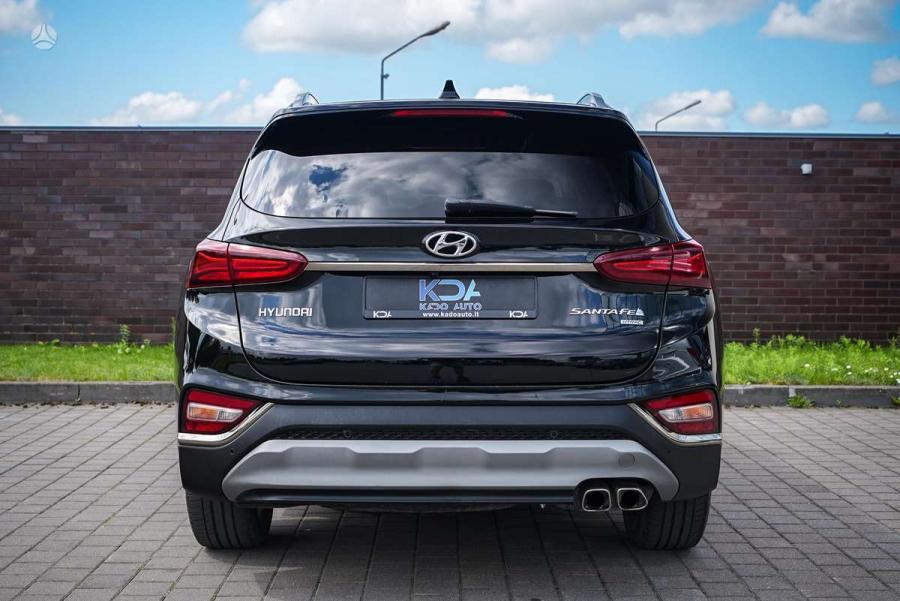 Black Hyundai Santa Fe 2019 in Marijampole, with an engine capacity of 2.20 L and mileage of 162 thousand km for 21450 €, photo 11 on AUTOMOTO.COM.LV