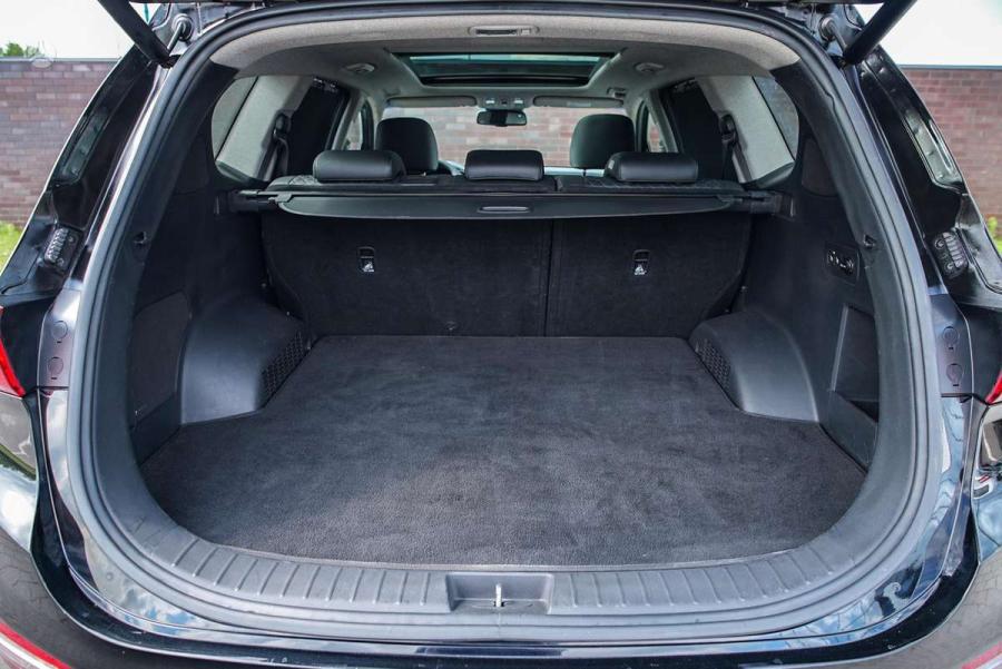 Black Hyundai Santa Fe 2019 in Marijampole, with an engine capacity of 2.20 L and mileage of 162 thousand km for 21450 €, photo 15 on AUTOMOTO.COM.LV