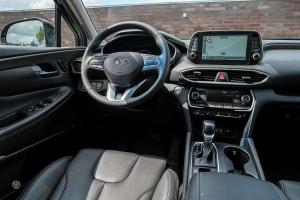 Black Hyundai Santa Fe 2019 in Marijampole, with an engine capacity of 2.20 L and mileage of 162 thousand km for 21450 €, photo 18 on AUTOMOTO.COM.LV