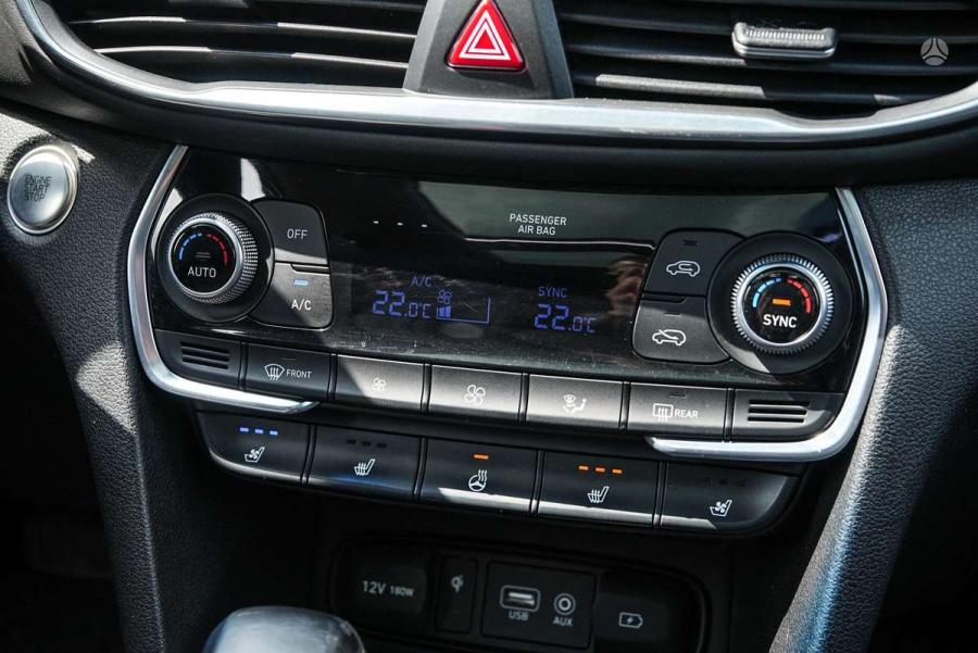 Black Hyundai Santa Fe 2019 in Marijampole, with an engine capacity of 2.20 L and mileage of 162 thousand km for 21450 €, photo 22 on AUTOMOTO.COM.LV