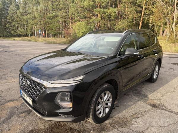 Black Hyundai Santa Fe 2019 in Riga, with an engine capacity of 2.20 L and mileage of 273 thousand km for 19490 €, photo 3 on AUTOMOTO.COM.LV