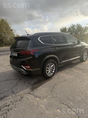 Melns Hyundai Santa Fe 2019 Rīga, ar dzinēja tilpumu 2.20 L un nobraukumu 273 tūkst. km par 13490 €, foto 4 vietnē AUTOMOTO.COM.LV