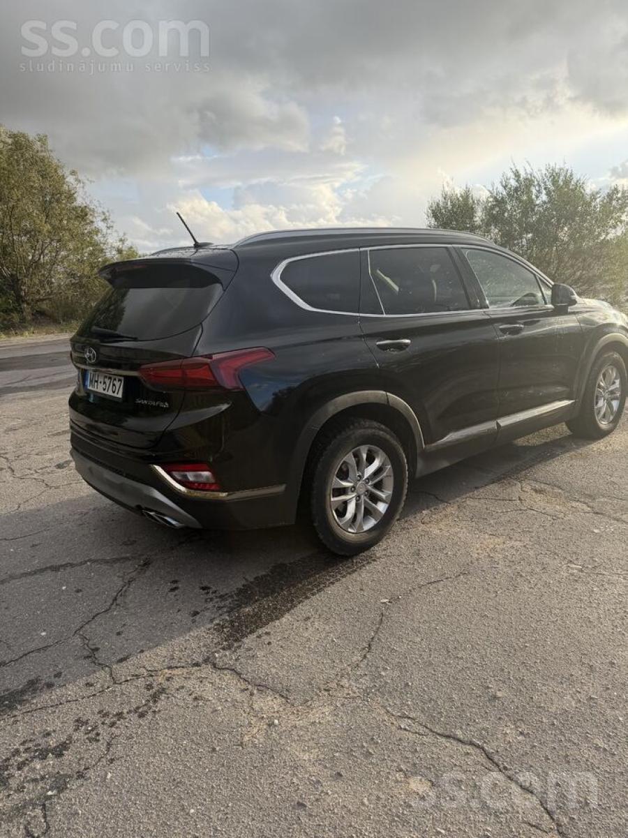 Melns Hyundai Santa Fe 2019 Rīga, ar dzinēja tilpumu 2.20 L un nobraukumu 273 tūkst. km par 13490 €, foto 4 vietnē AUTOMOTO.COM.LV