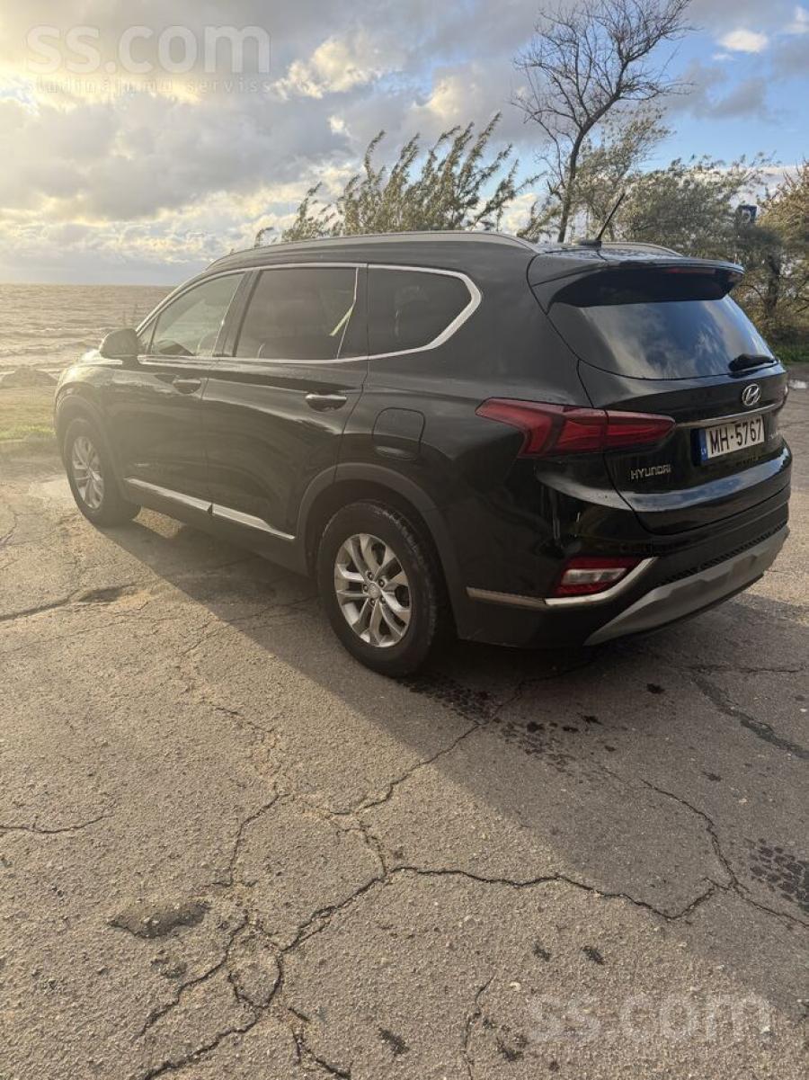 Melns Hyundai Santa Fe 2019 Rīga, ar dzinēja tilpumu 2.20 L un nobraukumu 273 tūkst. km par 13490 €, foto 5 vietnē AUTOMOTO.COM.LV