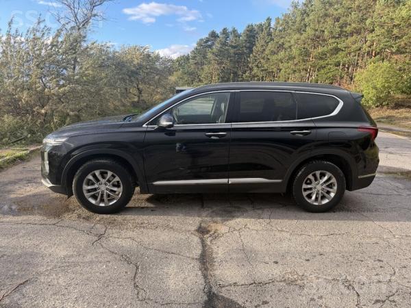 Black Hyundai Santa Fe 2019 in Riga, with an engine capacity of 2.20 L and mileage of 273 thousand km for 19490 €, photo 7 on AUTOMOTO.COM.LV