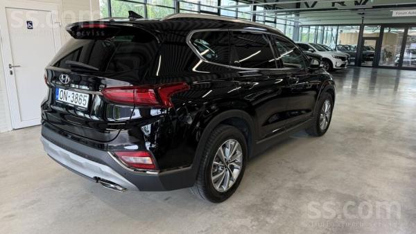 Melns Hyundai Santa Fe 2020 Rīga, ar dzinēja tilpumu 2.40 L un nobraukumu 55 tūkst. km par 24900 €, foto 4 vietnē AUTOMOTO.COM.LV