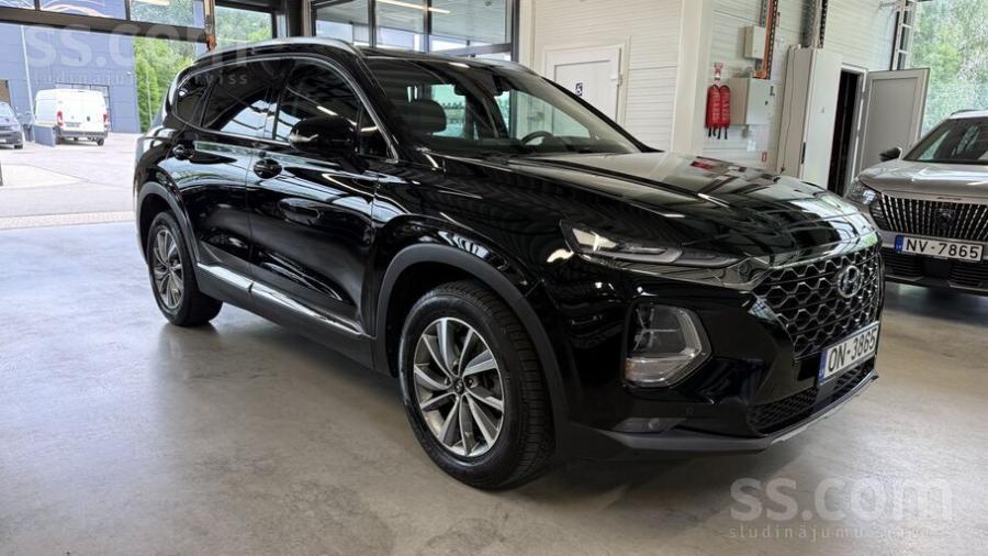 Black Hyundai Santa Fe 2020 in Riga, with an engine capacity of 2.40 L and mileage of 55 thousand km for 24900 €, photo 7 on AUTOMOTO.COM.LV