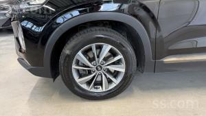 Black Hyundai Santa Fe 2020 in Riga, with an engine capacity of 2.40 L and mileage of 55 thousand km for 24900 €, photo 8 on AUTOMOTO.COM.LV