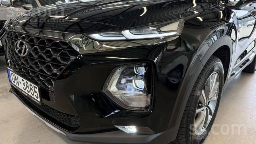 Black Hyundai Santa Fe 2020 in Riga, with an engine capacity of 2.40 L and mileage of 55 thousand km for 24900 €, photo 9 on AUTOMOTO.COM.LV