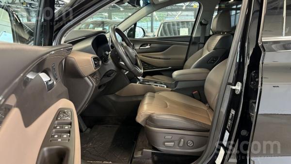 Melns Hyundai Santa Fe 2020 Rīga, ar dzinēja tilpumu 2.40 L un nobraukumu 55 tūkst. km par 24900 €, foto 10 vietnē AUTOMOTO.COM.LV