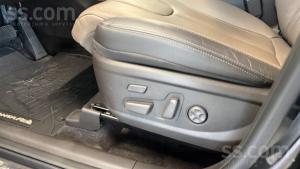 Black Hyundai Santa Fe 2020 in Riga, with an engine capacity of 2.40 L and mileage of 55 thousand km for 24900 €, photo 12 on AUTOMOTO.COM.LV