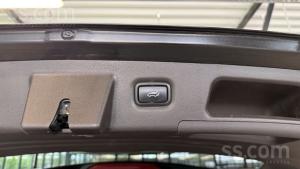 Black Hyundai Santa Fe 2020 in Riga, with an engine capacity of 2.40 L and mileage of 55 thousand km for 24900 €, photo 17 on AUTOMOTO.COM.LV