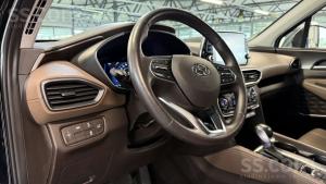 Black Hyundai Santa Fe 2020 in Riga, with an engine capacity of 2.40 L and mileage of 55 thousand km for 24900 €, photo 21 on AUTOMOTO.COM.LV
