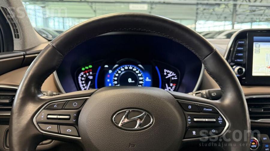 Black Hyundai Santa Fe 2020 in Riga, with an engine capacity of 2.40 L and mileage of 55 thousand km for 24900 €, photo 22 on AUTOMOTO.COM.LV