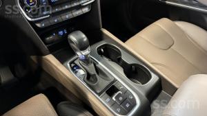 Black Hyundai Santa Fe 2020 in Riga, with an engine capacity of 2.40 L and mileage of 55 thousand km for 24900 €, photo 26 on AUTOMOTO.COM.LV