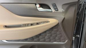 Melns Hyundai Santa Fe 2020 Rīga, ar dzinēja tilpumu 2.30 L un nobraukumu 55 tūkst. km par 2490000 €, foto 12 vietnē AUTOMOTO.COM.LV
