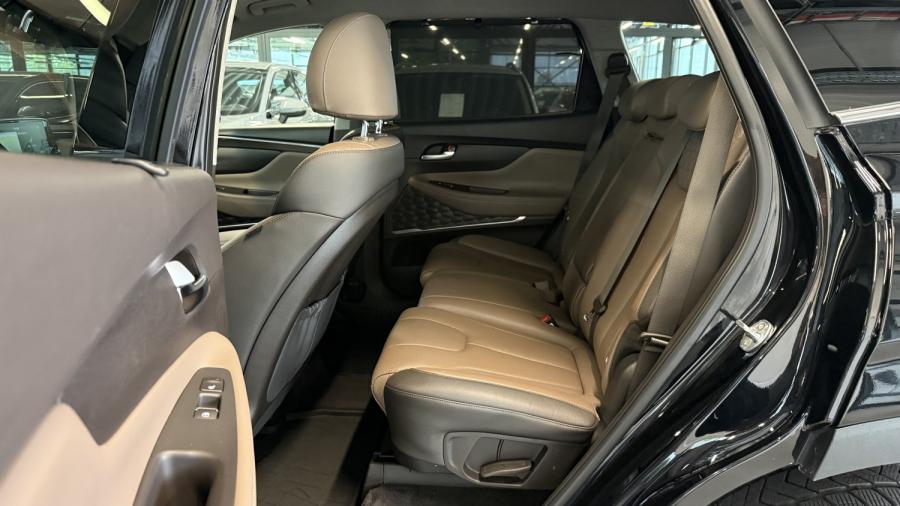 Melns Hyundai Santa Fe 2020 Rīga, ar dzinēja tilpumu 2.30 L un nobraukumu 55 tūkst. km par 2490000 €, foto 14 vietnē AUTOMOTO.COM.LV