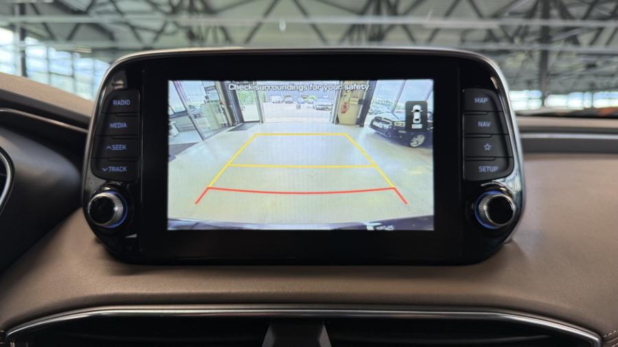 Melns Hyundai Santa Fe 2020 Rīga, ar dzinēja tilpumu 2.30 L un nobraukumu 55 tūkst. km par 2490000 €, foto 24 vietnē AUTOMOTO.COM.LV