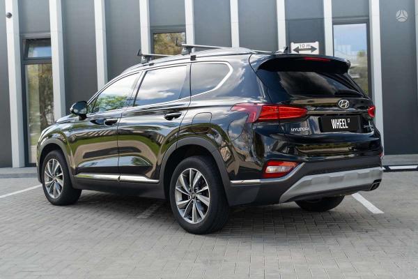 Melns Hyundai Santa Fe 2020 Viļņa, ar dzinēja tilpumu 2.36 L un nobraukumu 121 tūkst. km par 23500 €, foto 4 vietnē AUTOMOTO.COM.LV