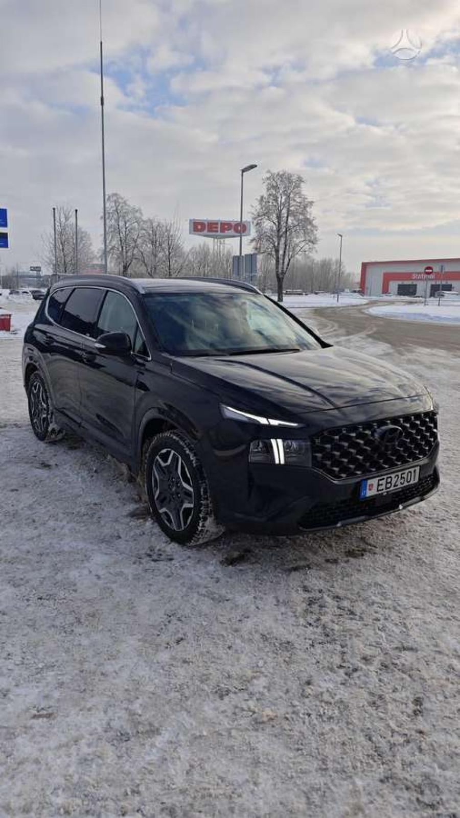Black Hyundai Santa Fe 2021 in Panevezys, with an engine capacity of 1.60 L and mileage of 83 thousand km for 29500 €, photo 2 on AUTOMOTO.COM.LV