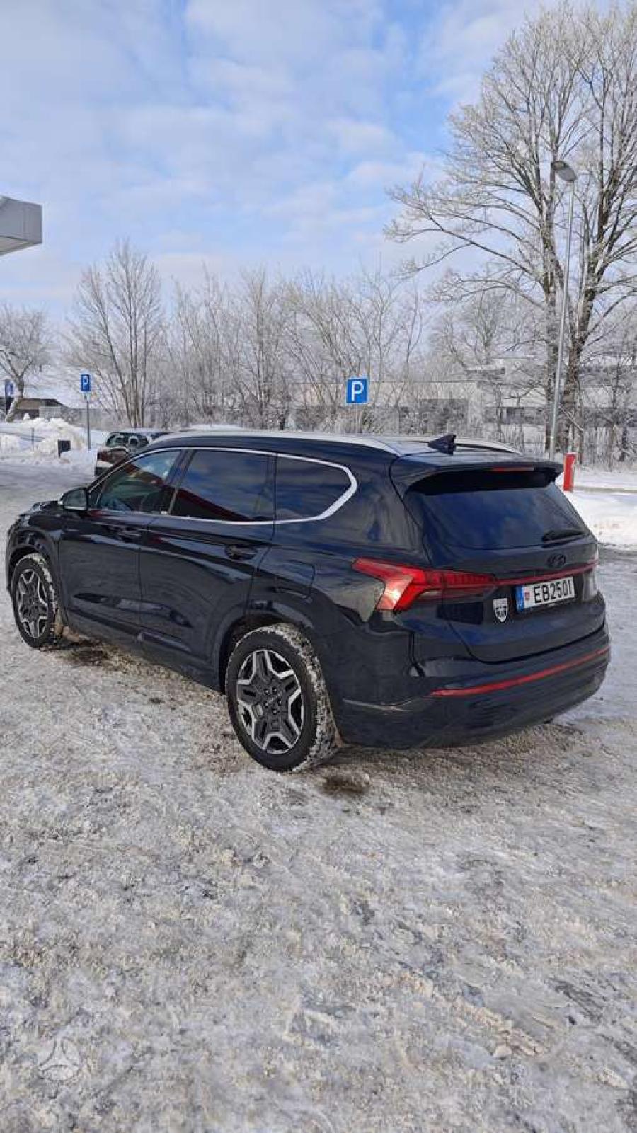 Black Hyundai Santa Fe 2021 in Panevezys, with an engine capacity of 1.60 L and mileage of 83 thousand km for 29500 €, photo 4 on AUTOMOTO.COM.LV