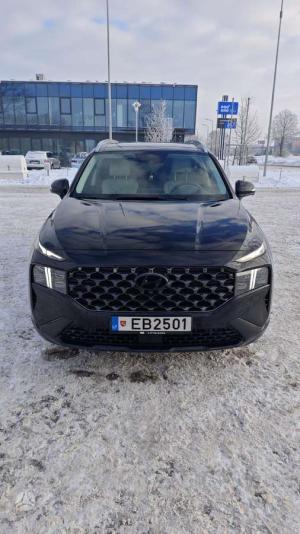 Black Hyundai Santa Fe 2021 in Panevezys, with an engine capacity of 1.60 L and mileage of 83 thousand km for 29500 €, photo 5 on AUTOMOTO.COM.LV