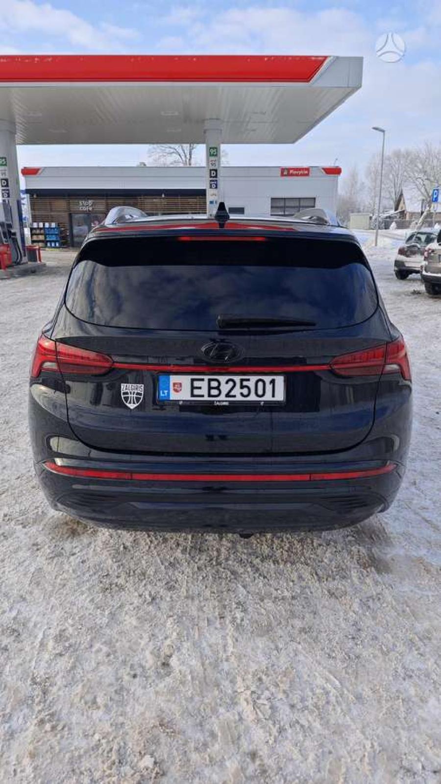 Black Hyundai Santa Fe 2021 in Panevezys, with an engine capacity of 1.60 L and mileage of 83 thousand km for 29500 €, photo 6 on AUTOMOTO.COM.LV